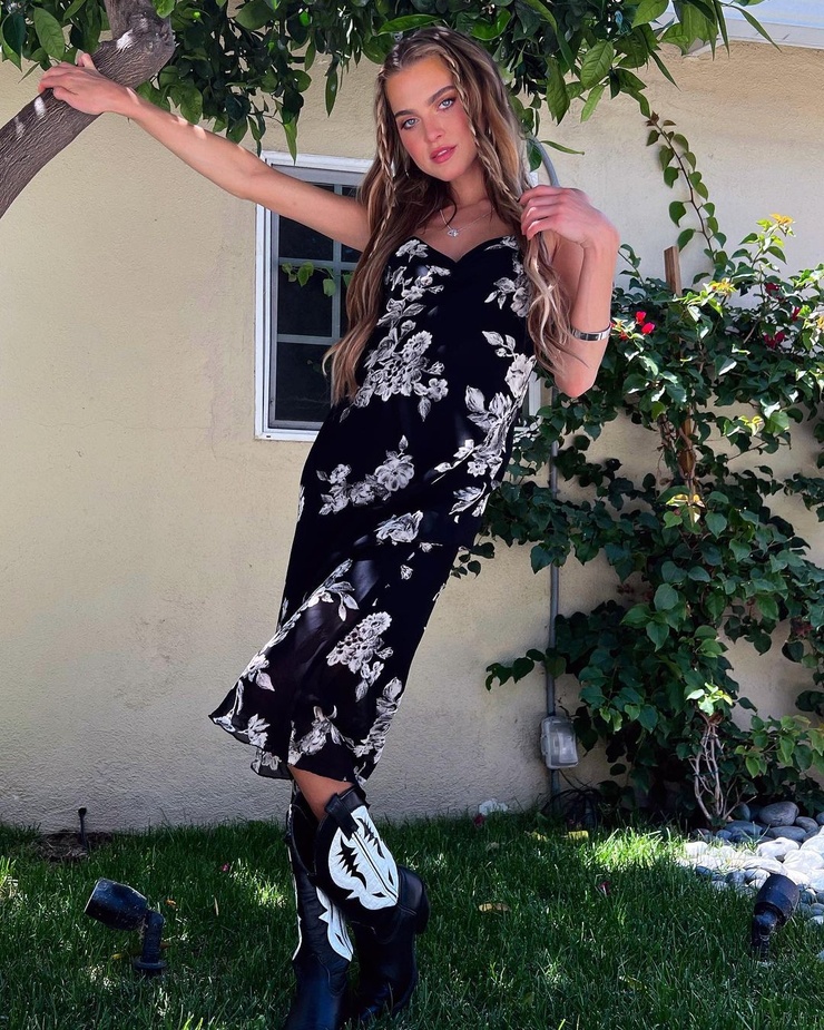 Anne Winters Picture