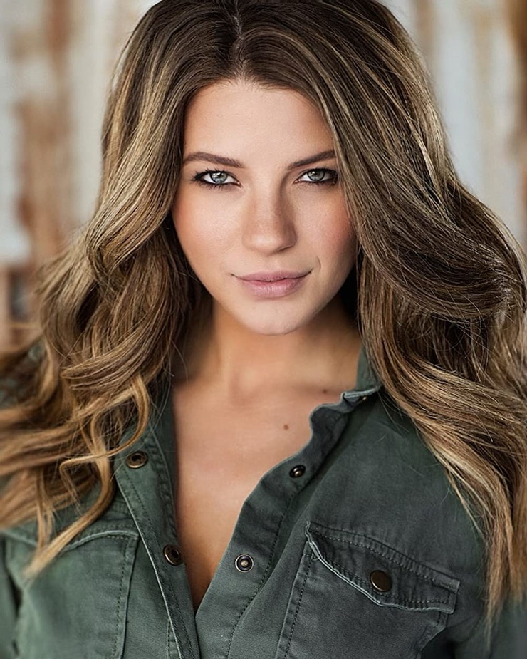 Picture of Danielle Stratton.