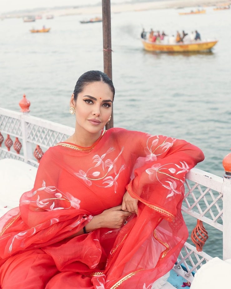 Picture of Esha Gupta