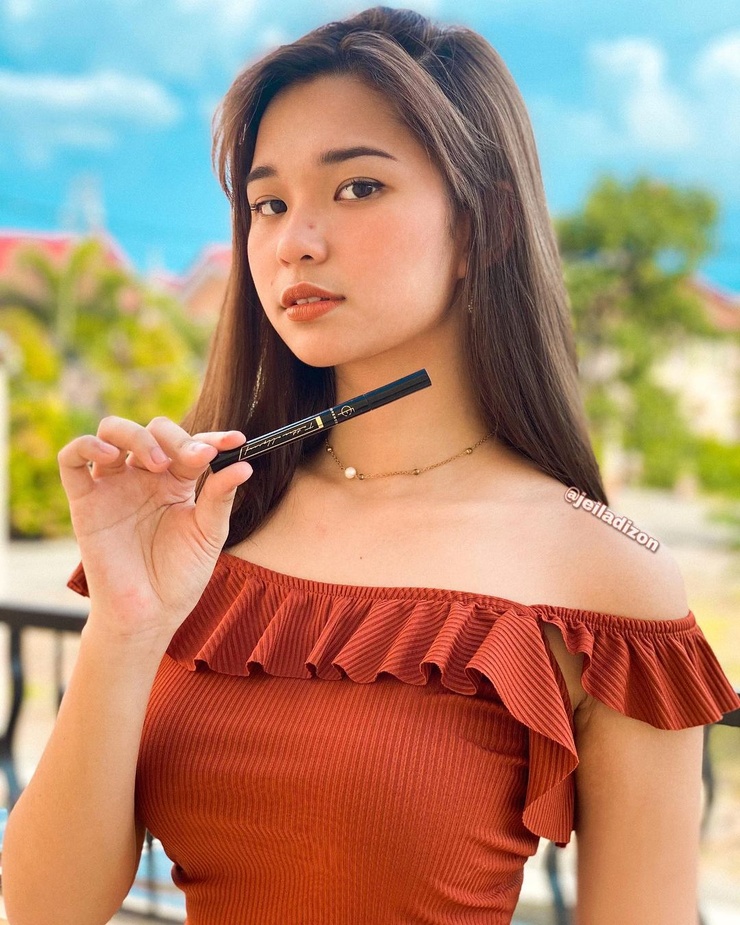 Picture of Jeila Dizon