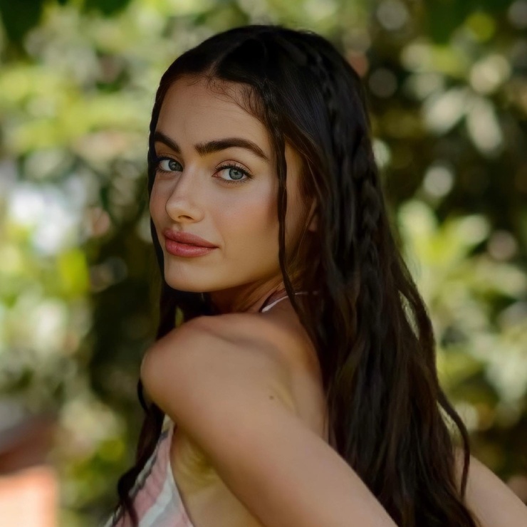 Picture of Yael Shelbia