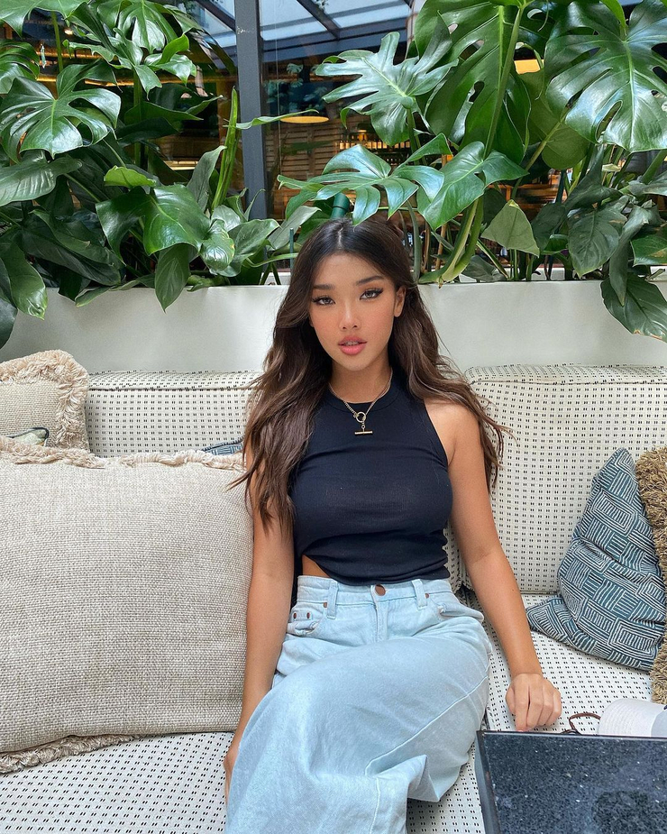 Cameron Valentina image