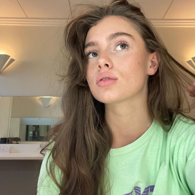 Picture of Joelle Rae