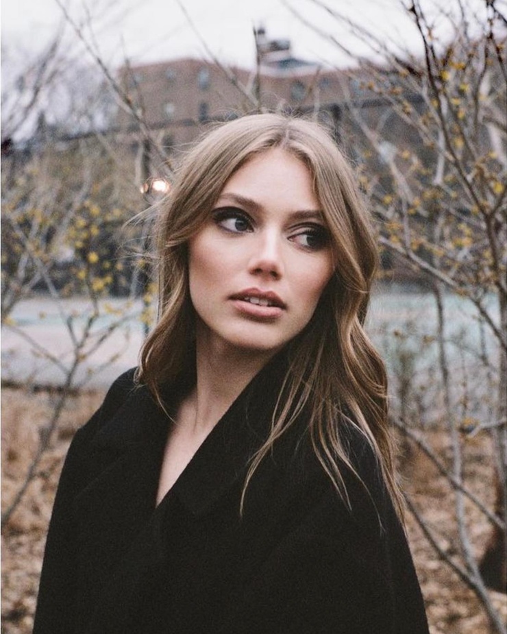 Picture of Grace Van Dien