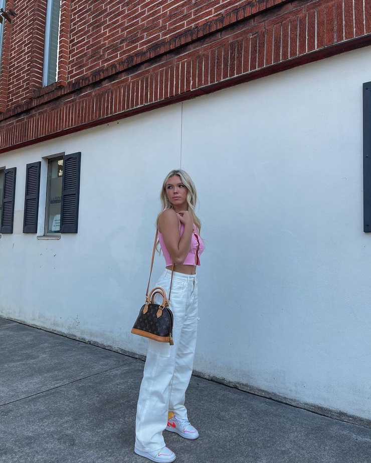 Caroline Gregory picture