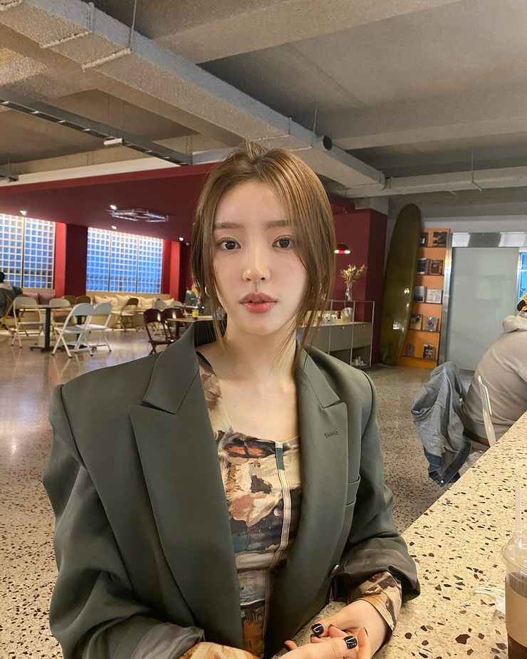 Picture of Hong Ji-Yoon