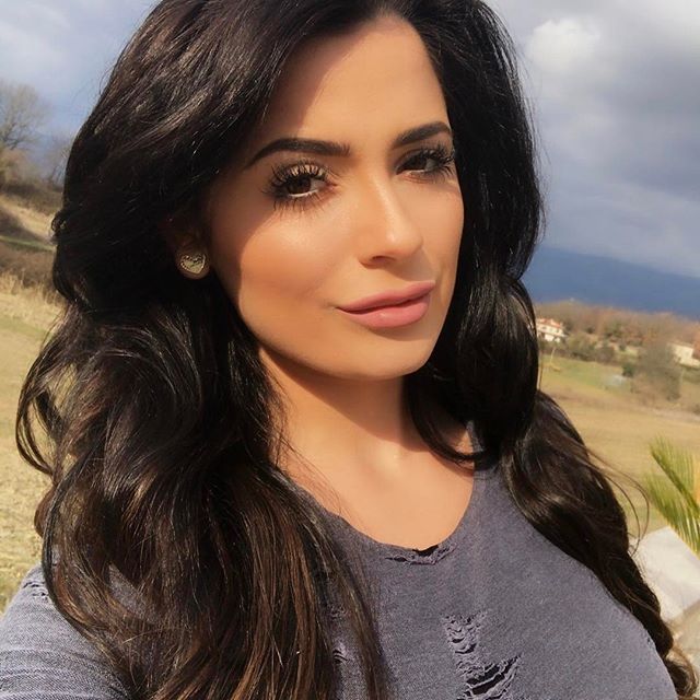 Picture of Alessia Macari.