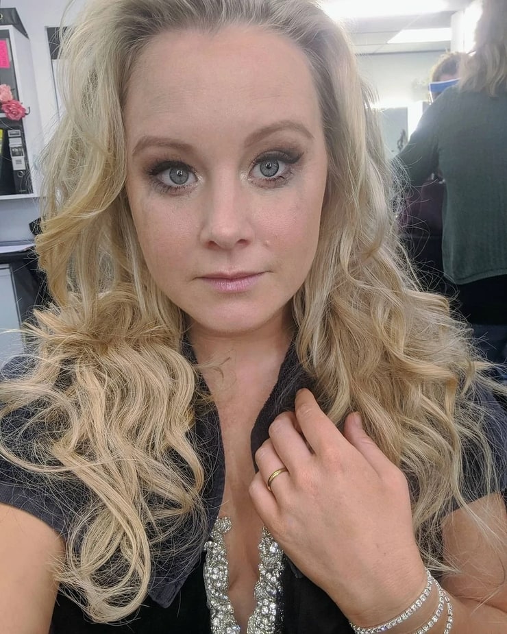 Sally Martin's Instagram, Twitter & Facebook on IDCrawl