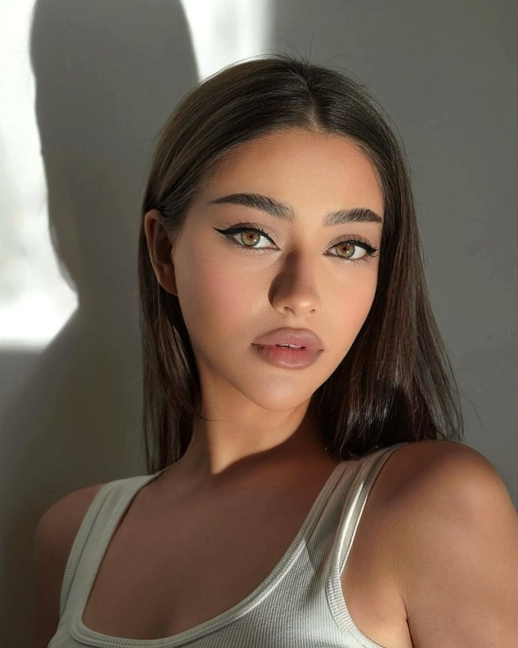 Image of Isabel Rose