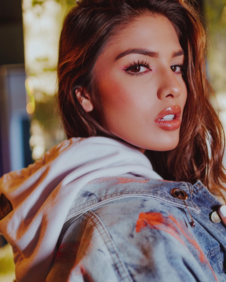 Angela Bonilla picture