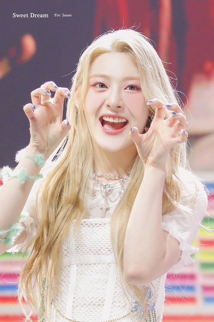 Picture of Seeun (STAYC)