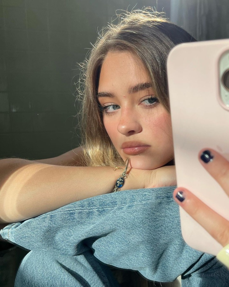 Lizzy Greene picture