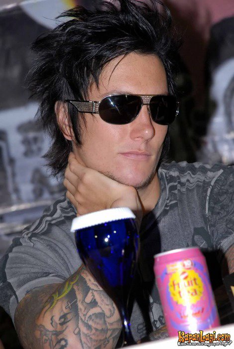 Synyster Gates image