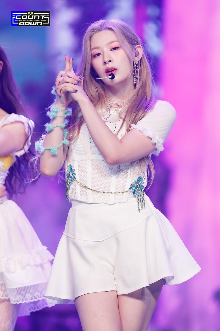 Picture of Seeun (STAYC)