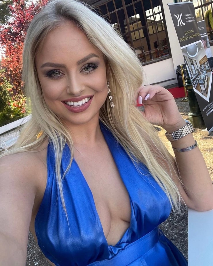 Veronica Hunkova image