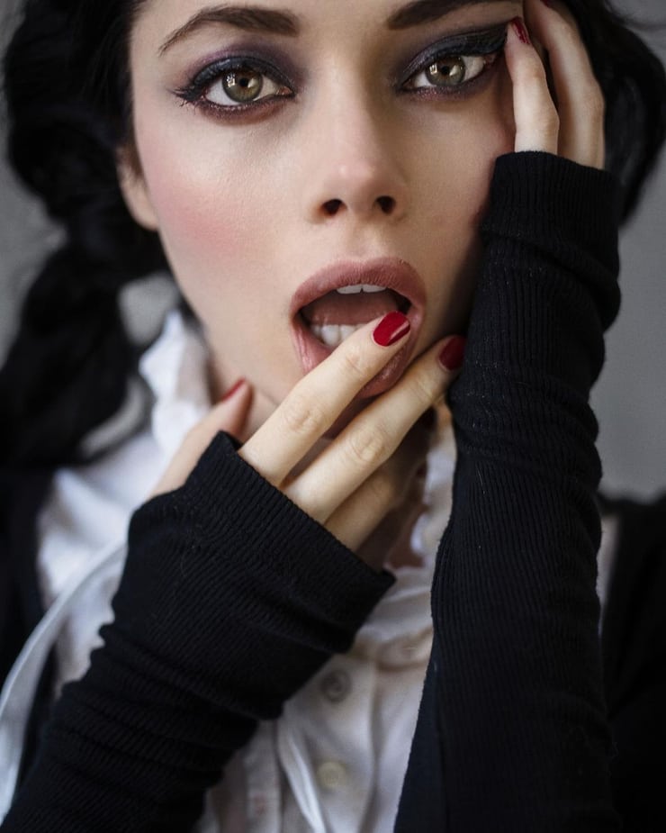 Picture of Alina Lee