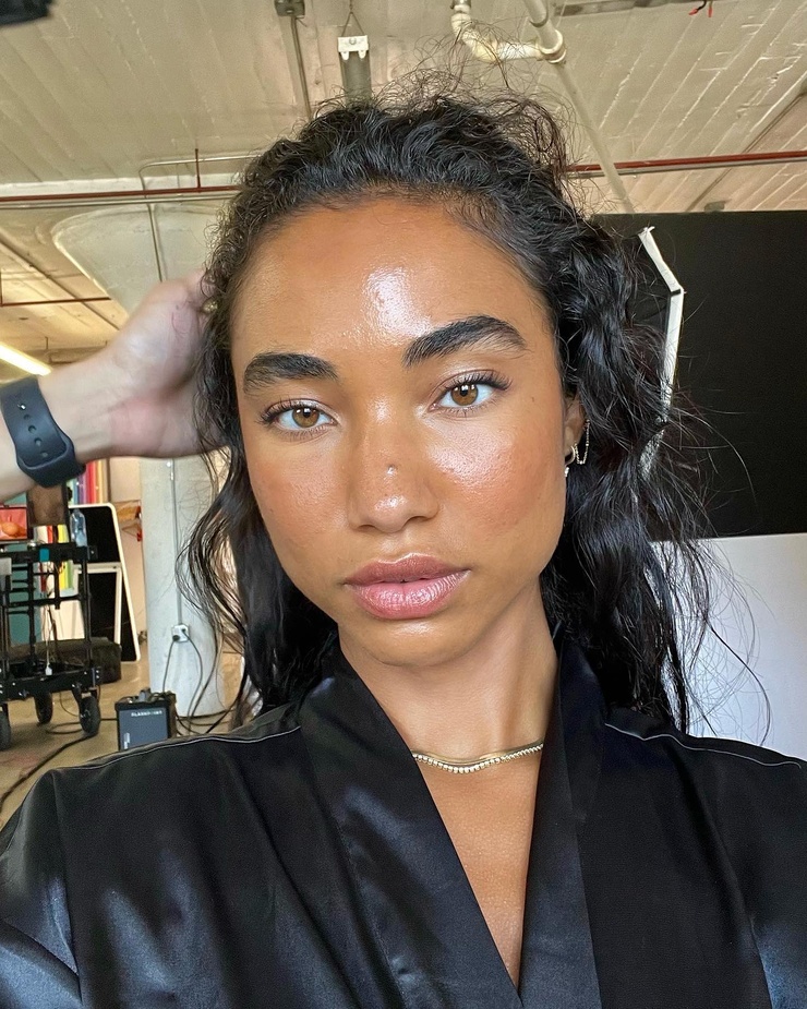 Gabriella Flowers image