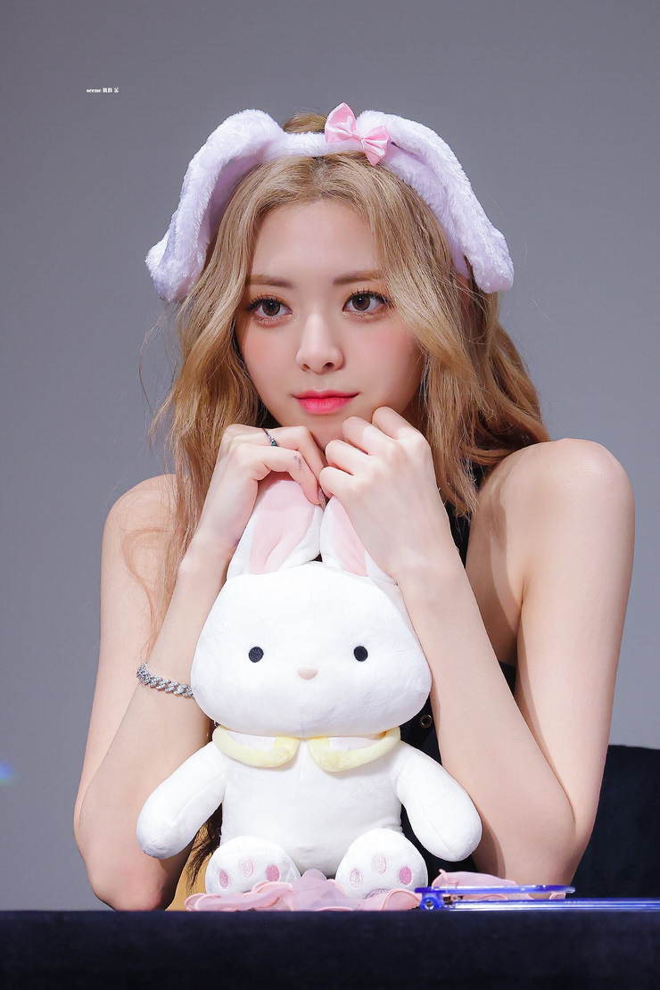 Picture of Shin Yuna