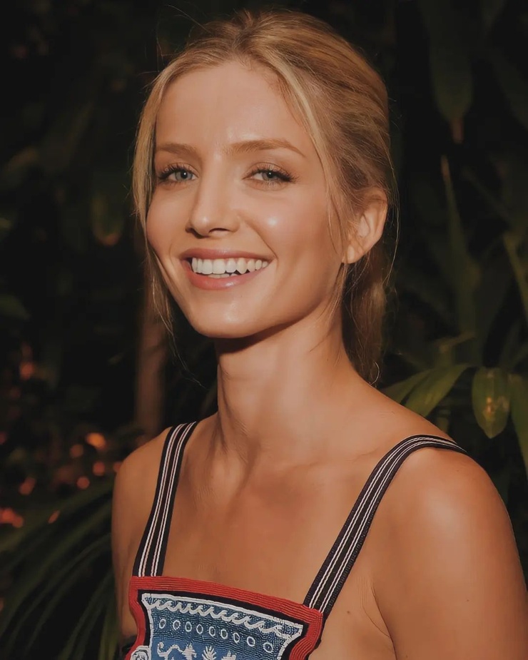 Picture of Annabelle Wallis