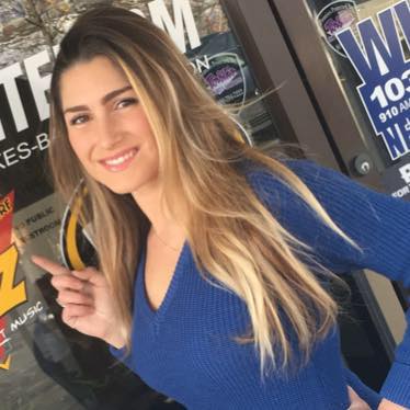 Picture of Elise Mosca.