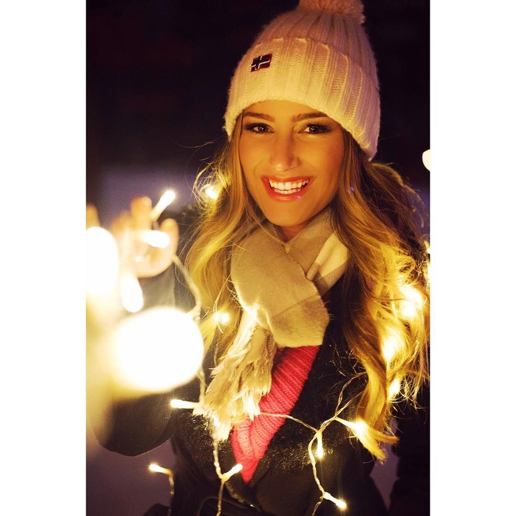 Picture of Elise Mosca.