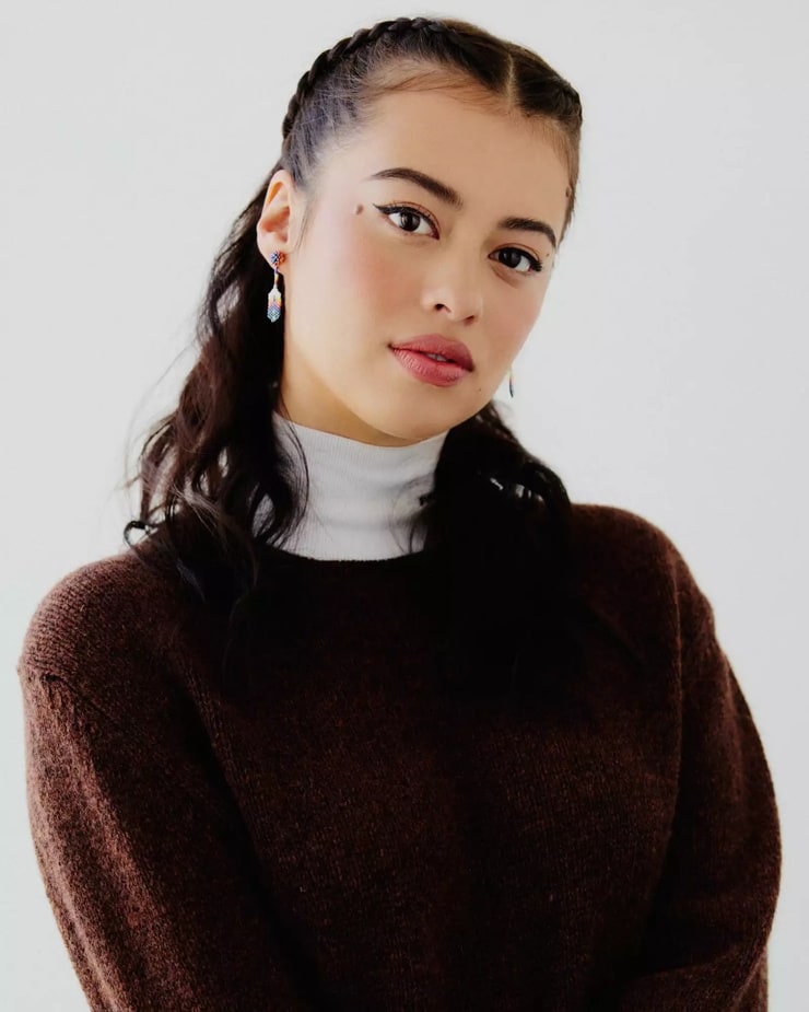 Amber Midthunder picture