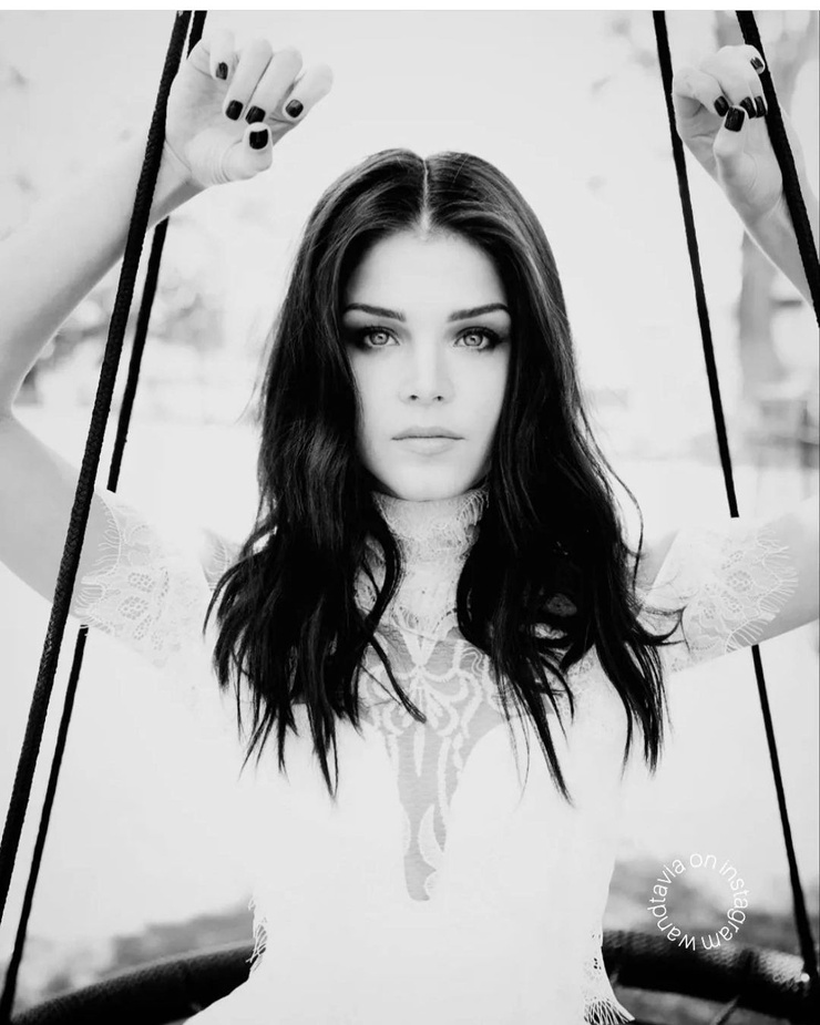 Picture of Marie Avgeropoulos
