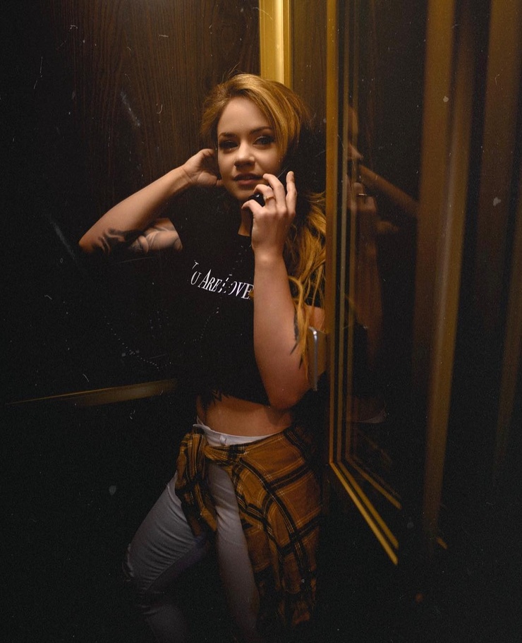 Picture of Deanna James