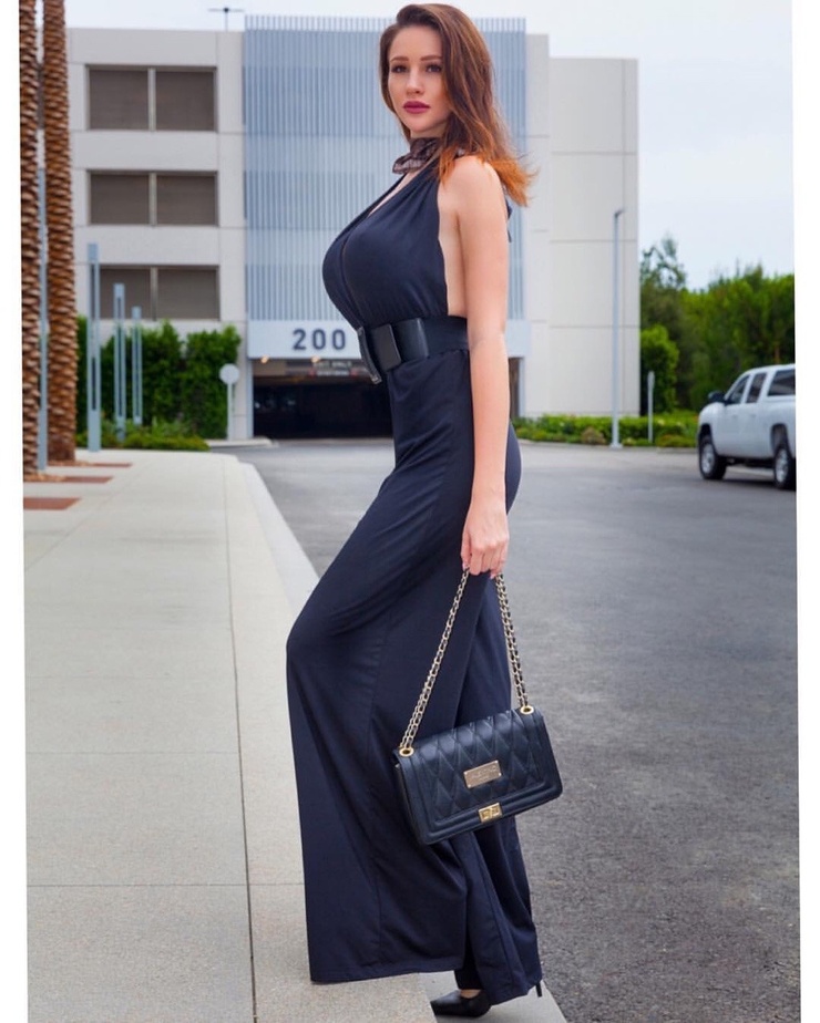 Picture of Alina Lewis.