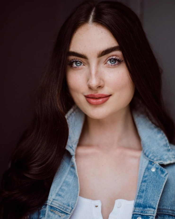 Picture of Paris Raine