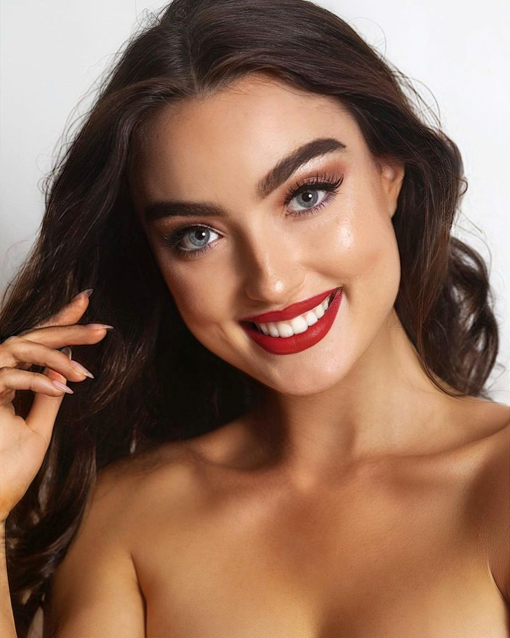 Picture of Paris Raine