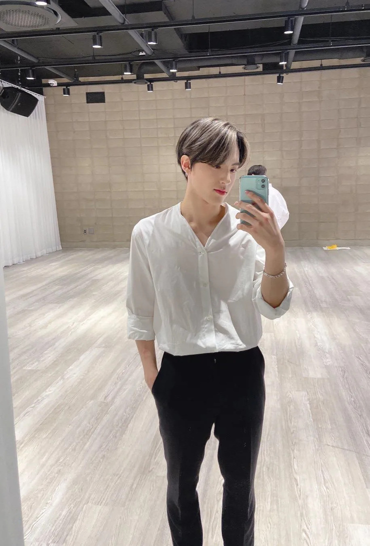 Son Young Jae picture