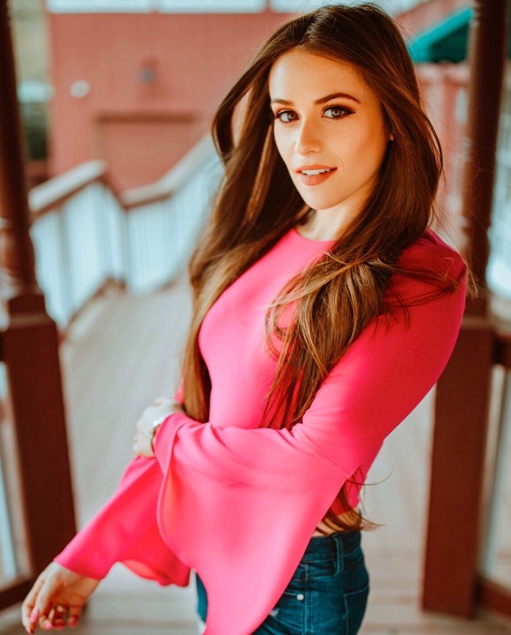Image of Caitlin Beadles