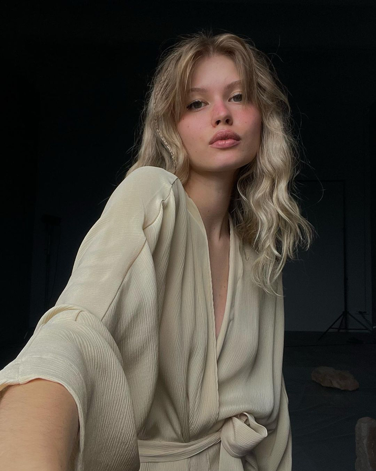 Picture of Luna (model)