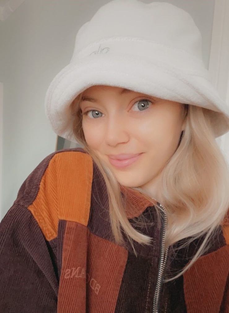 Grace Van Dien image