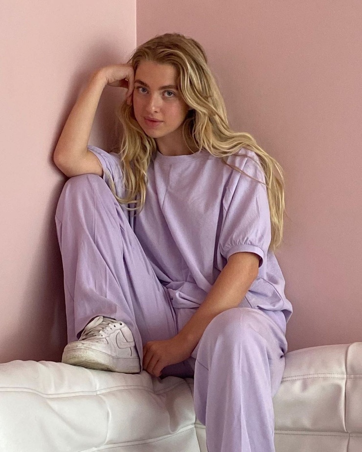 Picture of Anais Gallagher