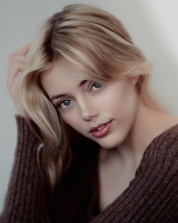 Picture of Grace Van Dien