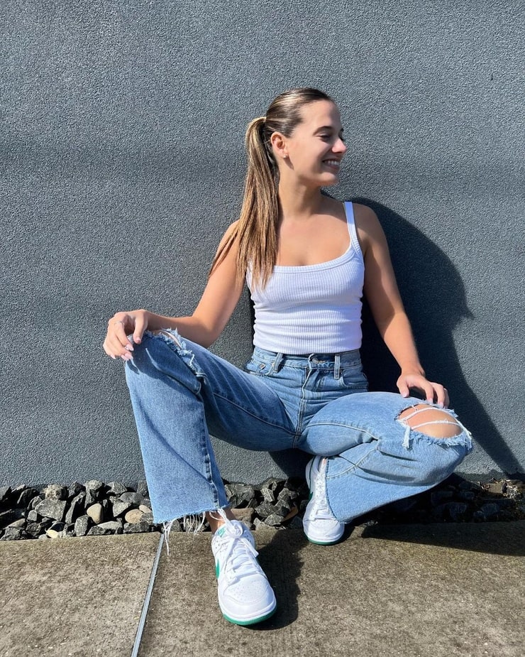 Picture of taya brooks