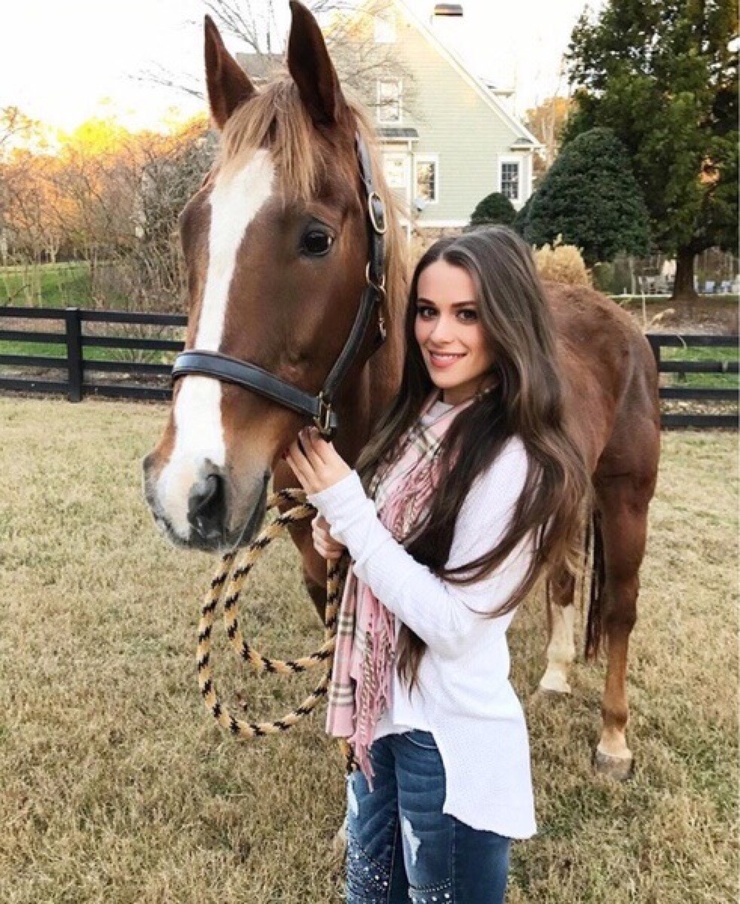 Picture of Caitlin Beadles