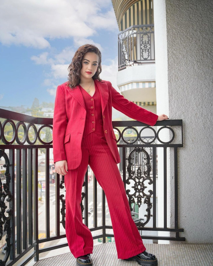 Mary Mouser picture