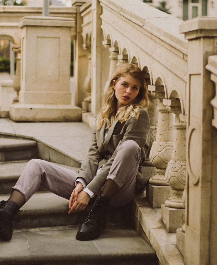 Picture of Luna (model)