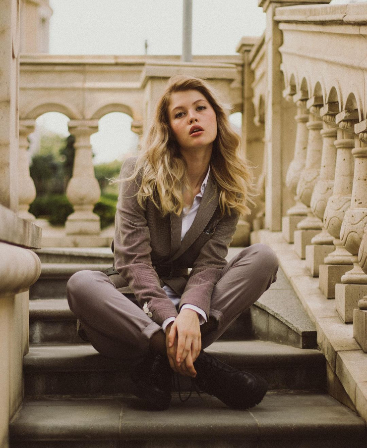 Picture of Luna (model)