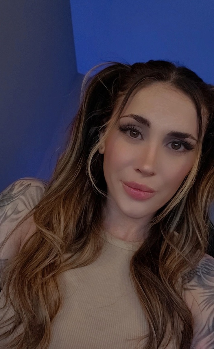 Megan Anderson image