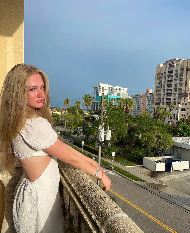 Picture of Sarah Abbott