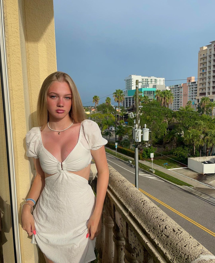 Picture of Sarah Abbott