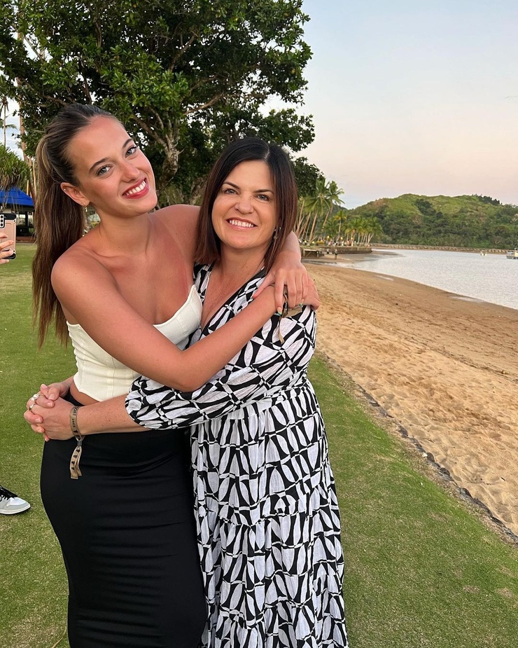 Picture of taya brooks