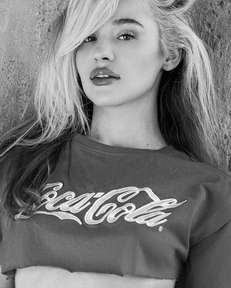 Picture of Emma Louise Webb