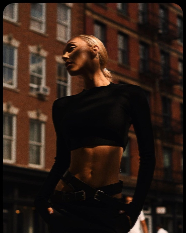 Picture of Alexis Ren