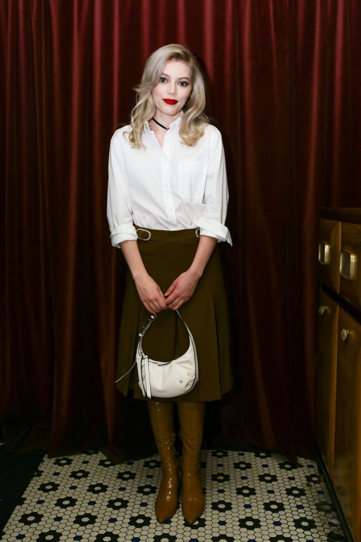 Picture of Grace Van Dien