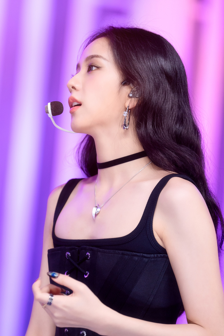 Kim Jisoo picture